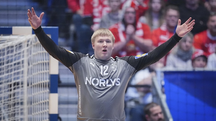 Emil Nielsen siger 'adiós' til Barcelona og skifter til ungarsk ...