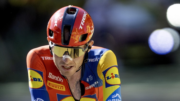 Skjelmose styrtet - kører videre med arm i forbinding | Kort sport | DR