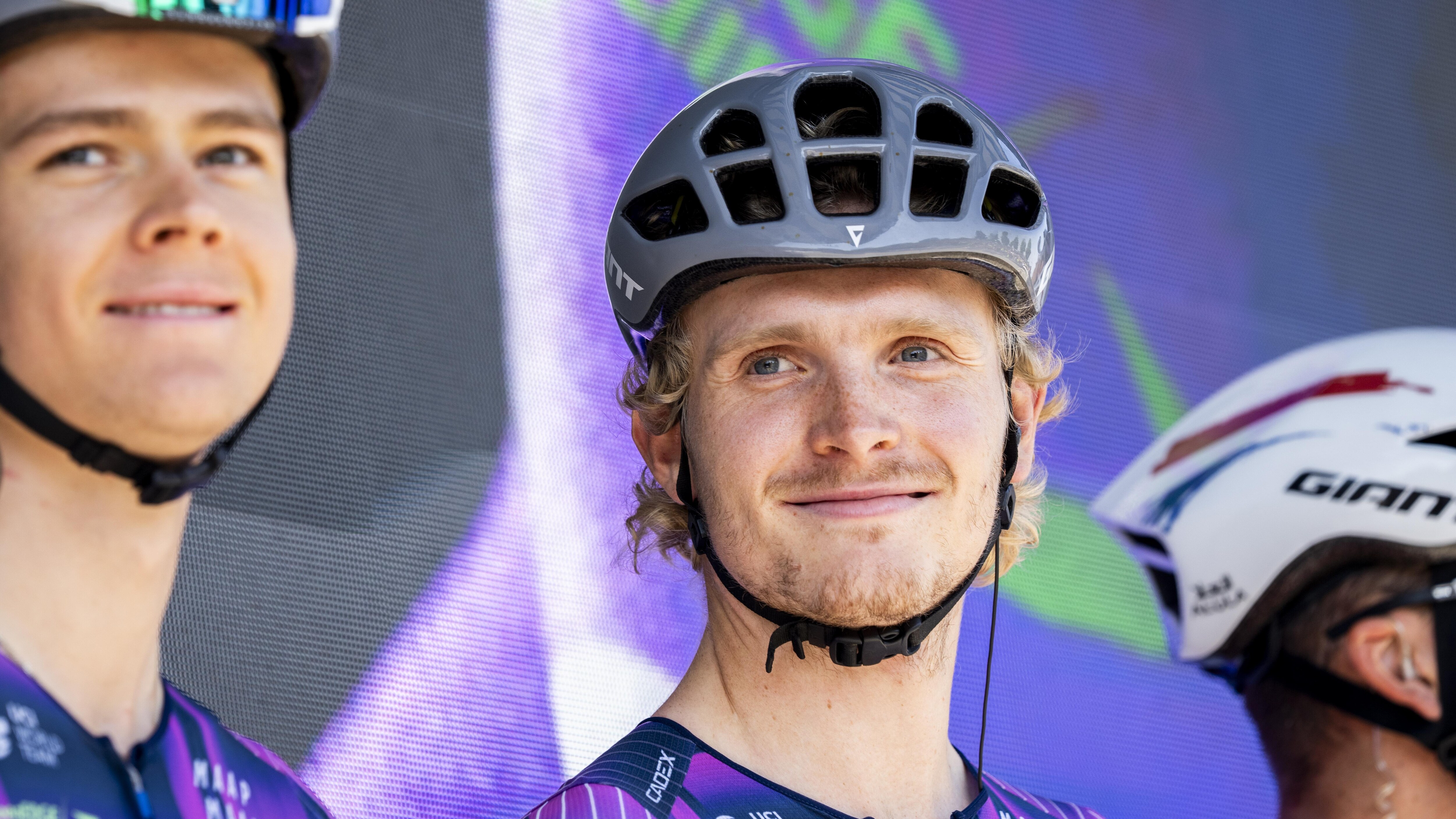 Stjernesprinter vinder kaotisk spurt - ung dansker blander sig i ...