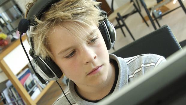 Piger ser musik - drenge ser folk, der slår sig | Børn | DR