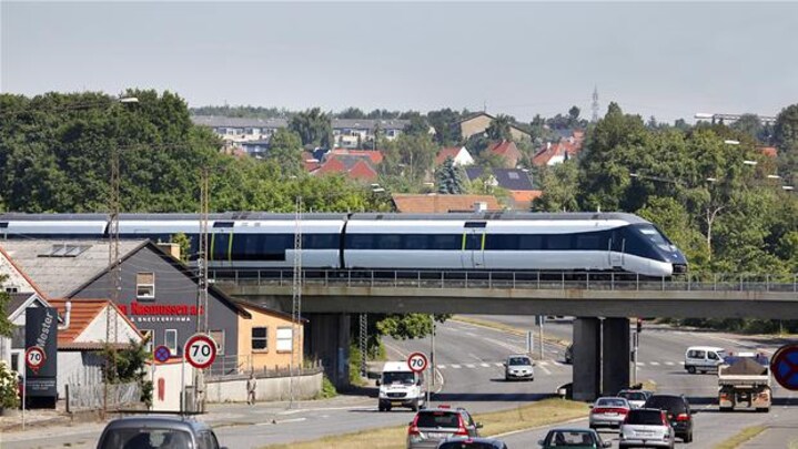DF i ny strid om tog: Timeplan kan blive for dyr | Politik | DR