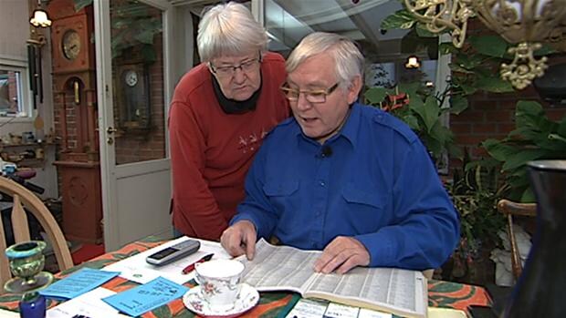 VIDEO Aksel og Tove: Vi kan da ikke undvære telefonbogen | Indland | DR