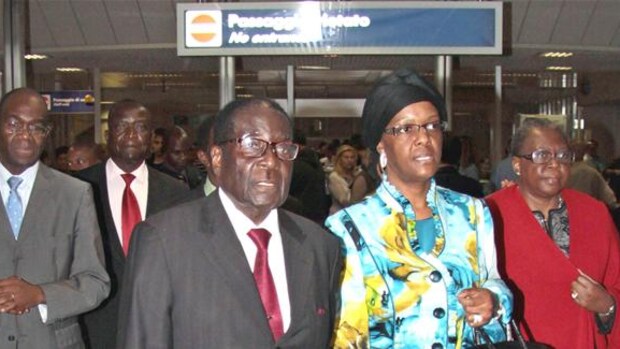 Præsident Mugabe er på vej til Vatikanet | Udland | DR