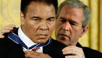 Muhammad Ali blev hyldet af Bush | Sport | DR
