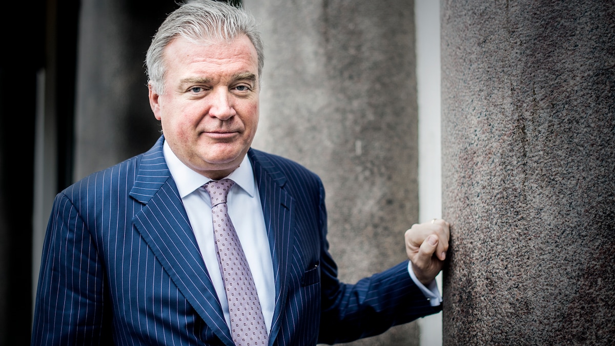 Lars Seier slipper tøjlerne som direktør i Saxo Bank | Penge | DR