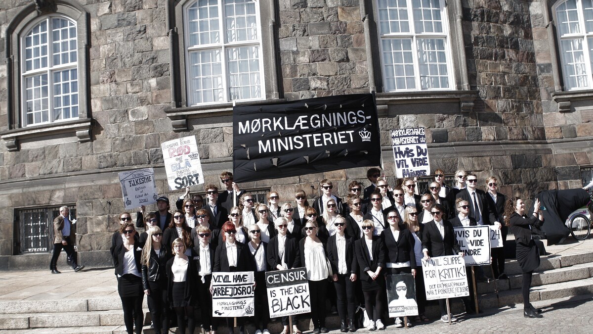 Ministerier storforbruger retten til at holde mund | Indland | DR