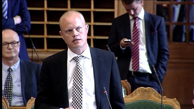 Peter Christensen er ny forsvarsminister | Indland | DR