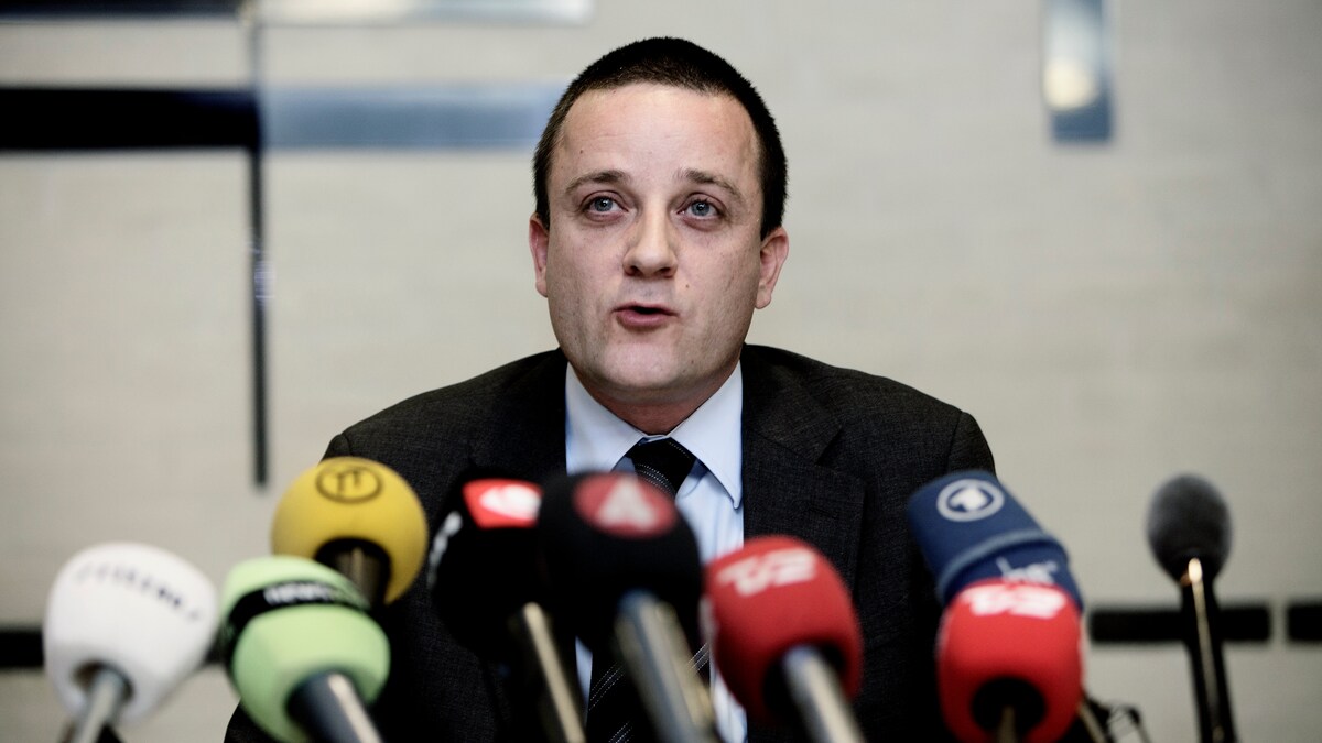 PET mindede tidligere chef om tavshedspligt før bogsag | Indland | DR