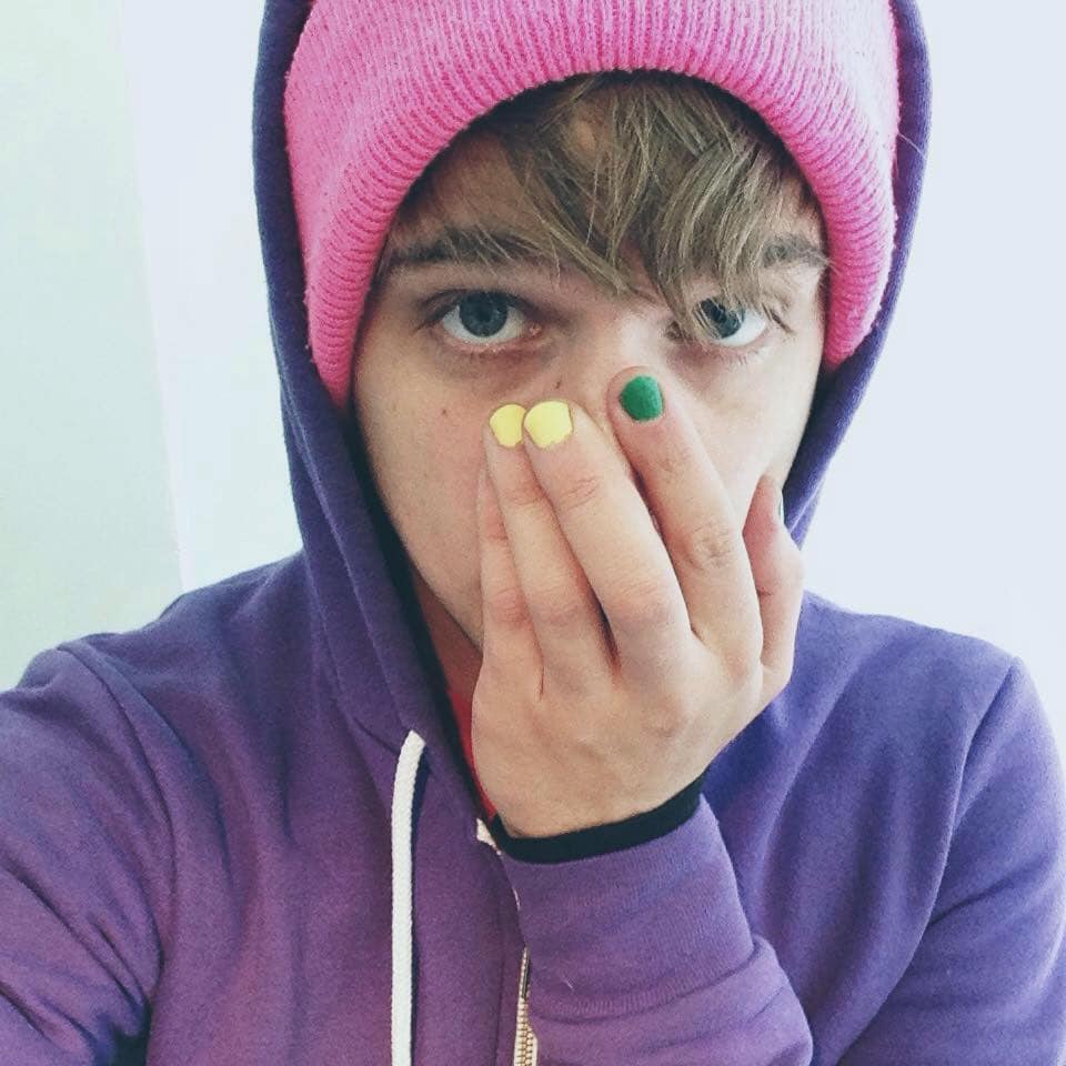 Døde klovne og naturbegejstring: Youtube-poet blander ’weird shit’ med ...