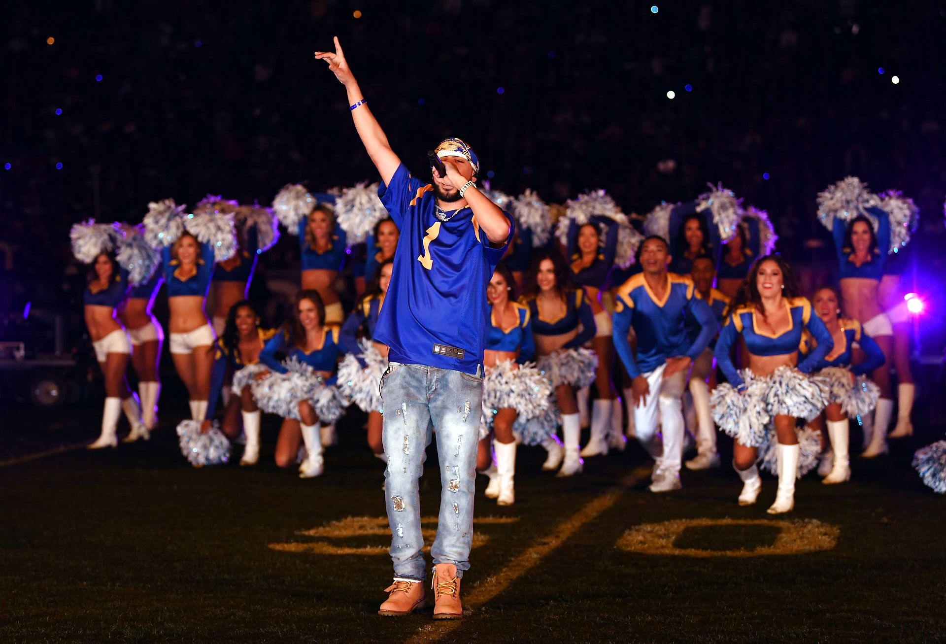 Mandlige cheerleadere skal underholde ved Super Bowl | Udland | DR