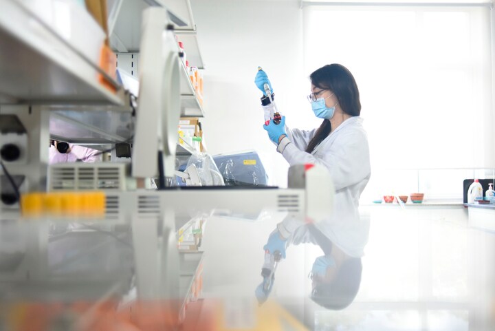 Tusinder er klar til at lade sig smitte med coronavirus | Udland | DR