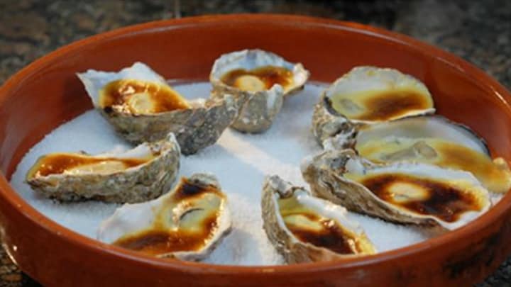 Østers i champagnesauce opskrift | Spise med Price | Opskrifter | DR