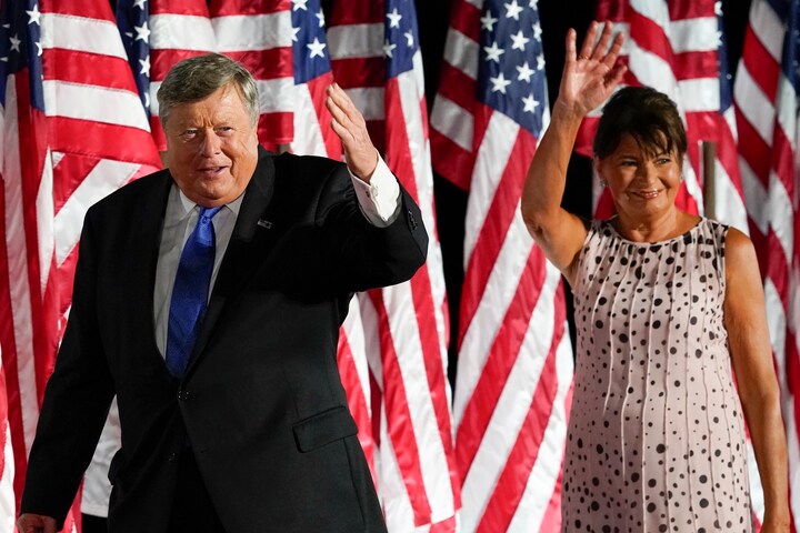 Melania Trumps mor er død | Nyheder | DR