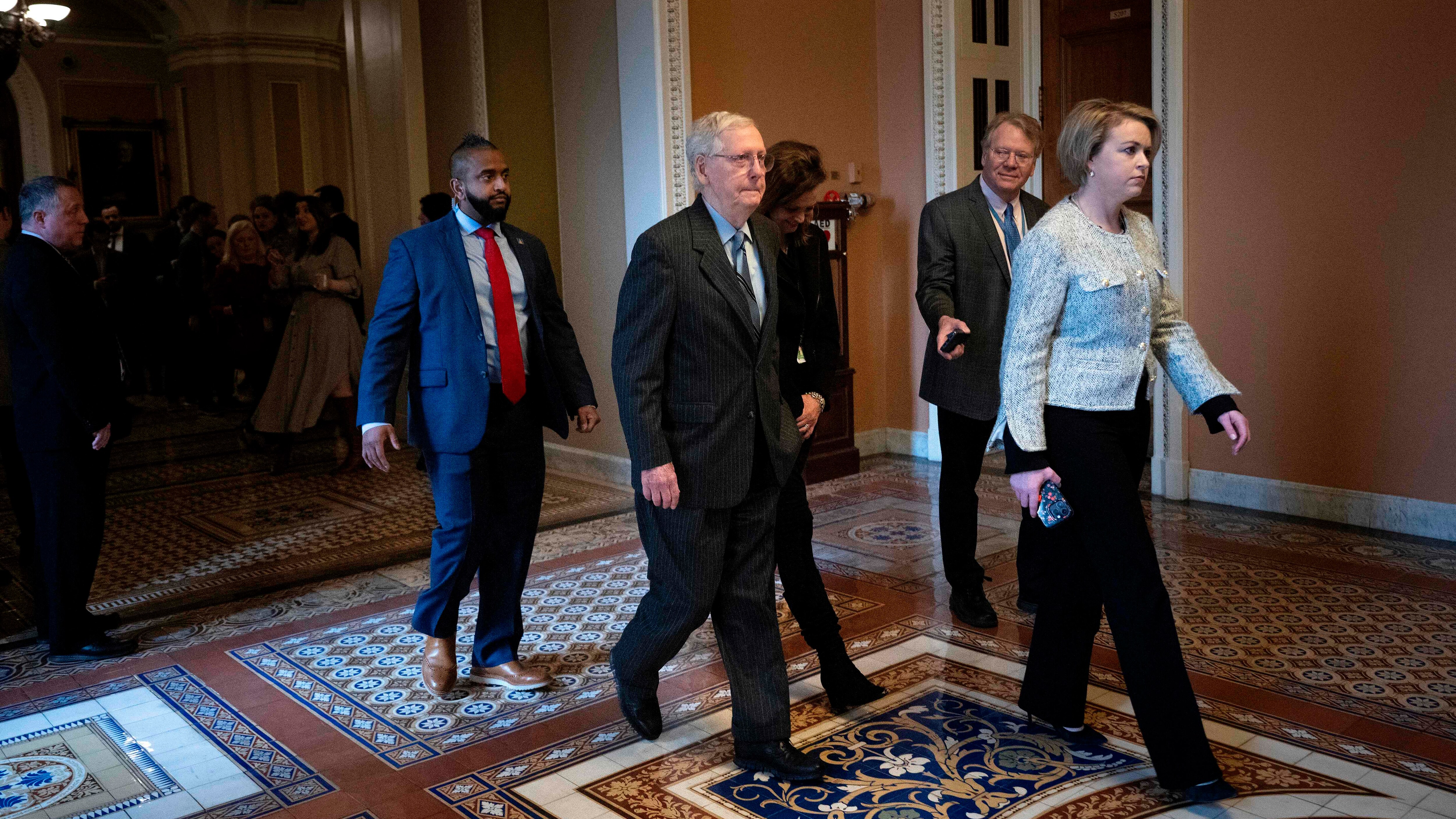 Mitch McConnell stopper som republikansk senatsleder til november ...