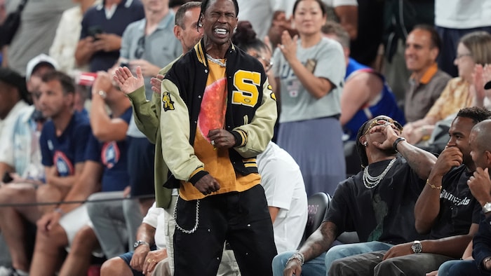 Den amerikanske rapper Travis Scott er anholdt i Paris for vold mod ...