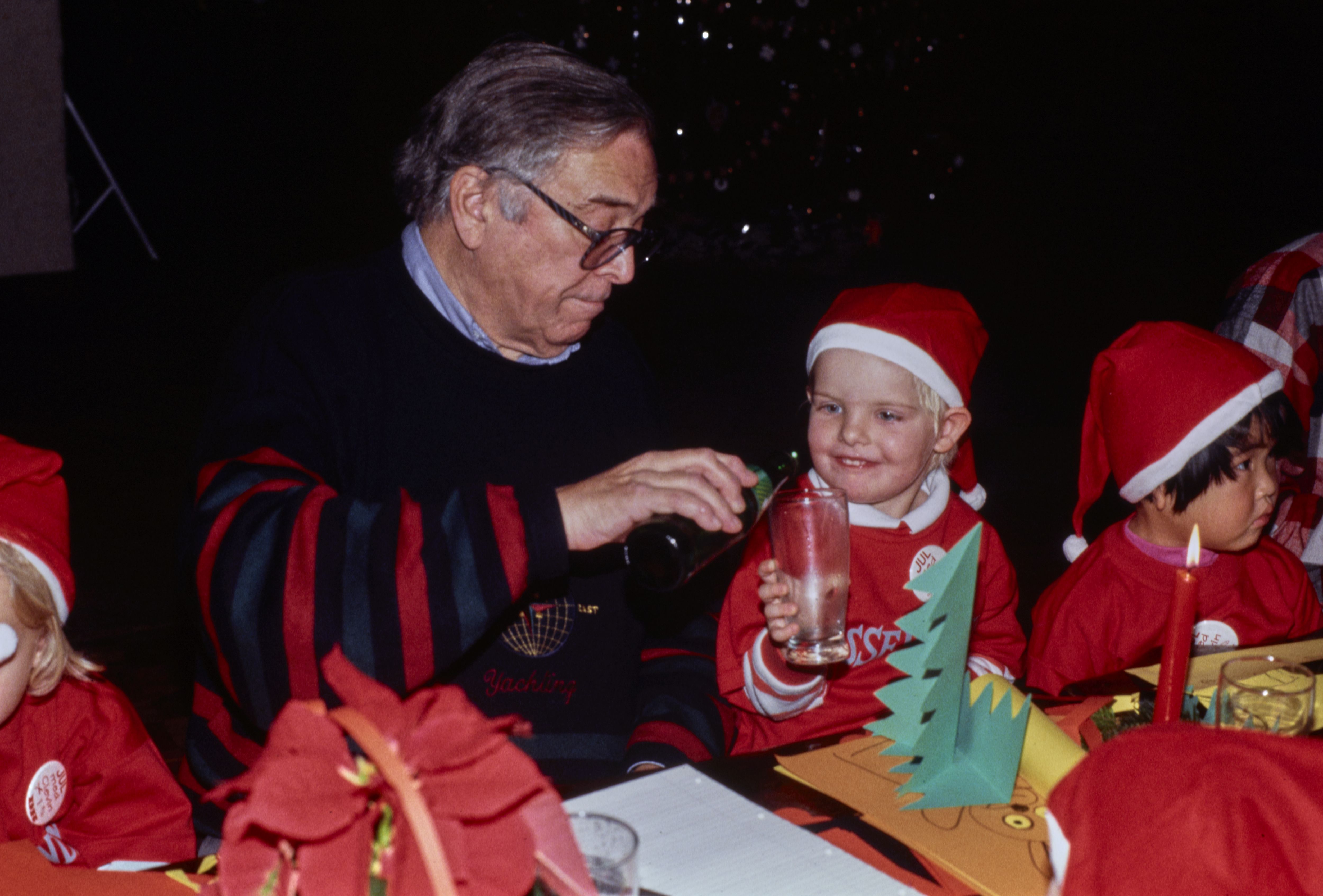 Julegensyn: Fingernemme Jørgen Clevin klarede pynten gennem 40 år ...