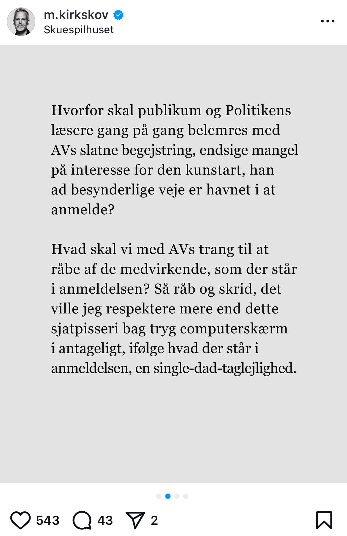 Skuespilchef kalder anmelder 'inkompetent' efter dårlig anmeldelse: Han ...
