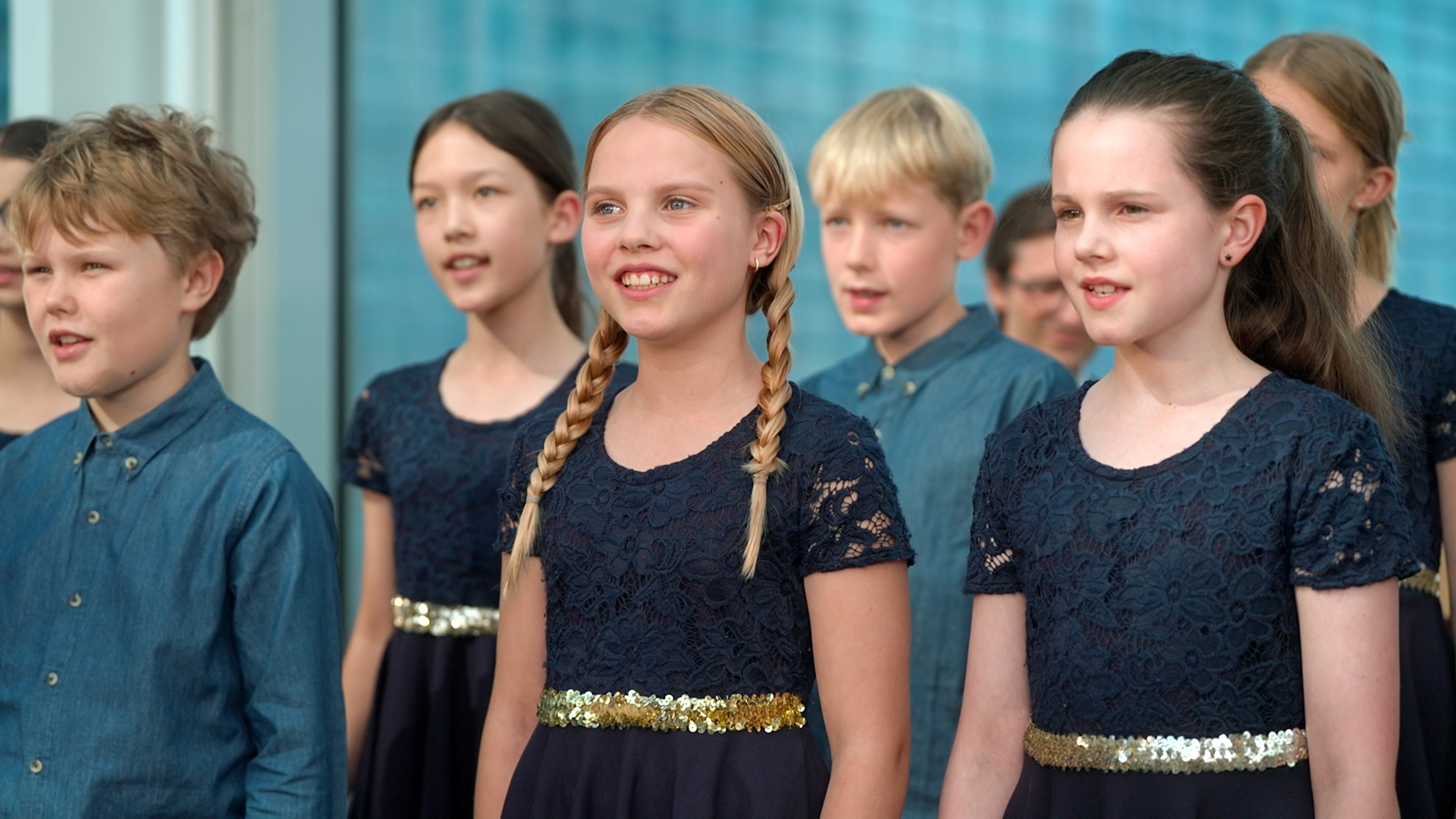 DR1 og DRTV sender live: Skolernes Sangdag 2025 samler børn i hele ...