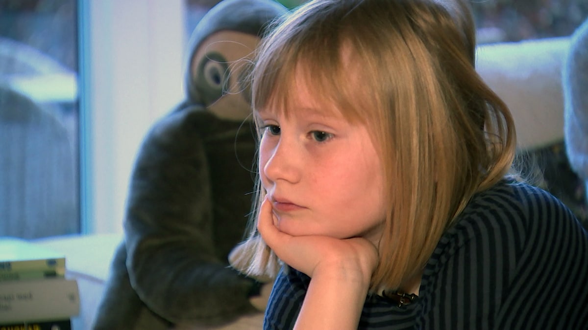 Victoria går kun i skole ni timer om ugen og savner sine venner: 'Nogle ...