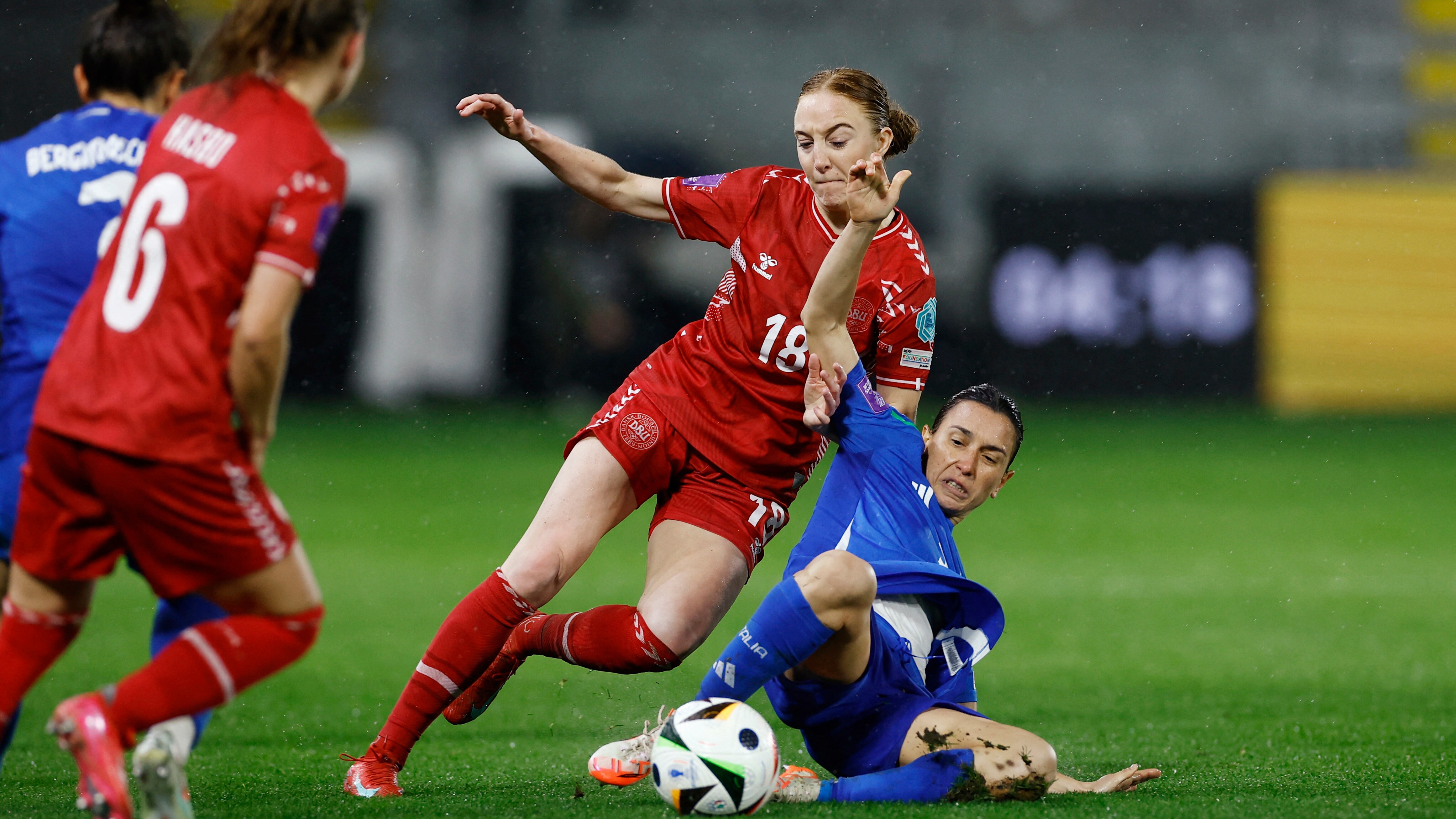 'Hvad skete der lige der?' Helt vild detalje sendte Danmark på sejrskurs | Kvindelandsholdet | DR