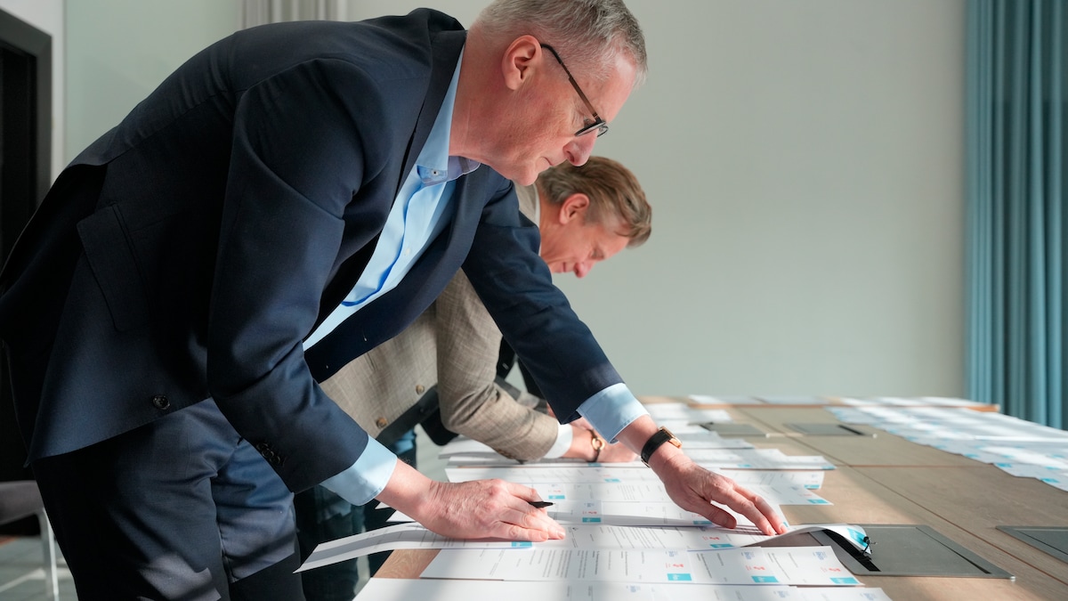 Timelønnen stiger i ny overenskomst for 70.000 ansatte på hoteller og restauranter | Penge | DR