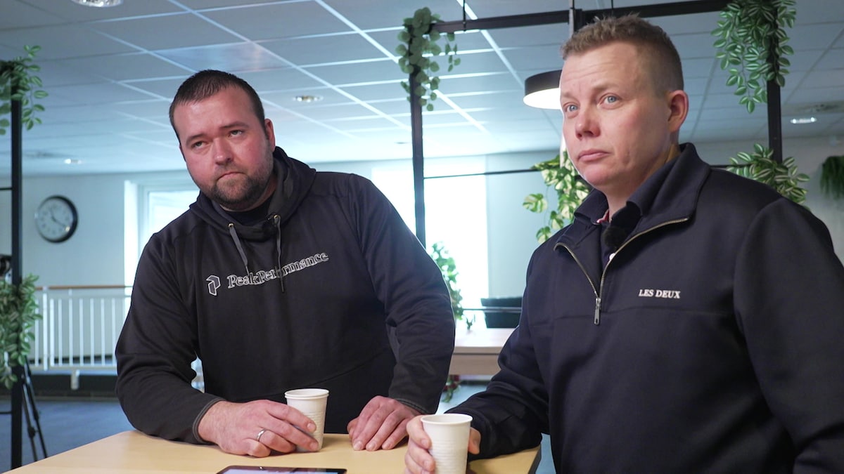 Thomas og Johnny gik på byggeplads med asbest: 'Det er forkasteligt' | Indland | DR