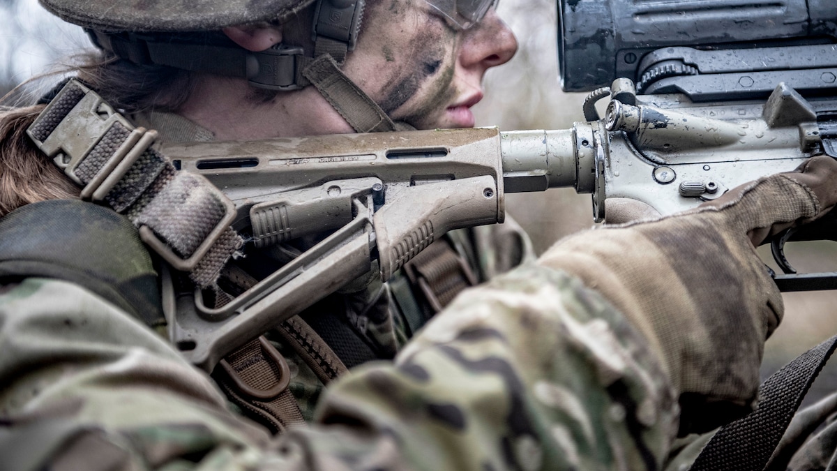 Hæren har teamet op med Kvinfo for at komme krænkende kultur til livs ...