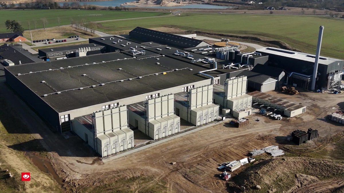 Slut med lugt af sur yoghurt? Stinkende fabrik er løbet tør for penge ...