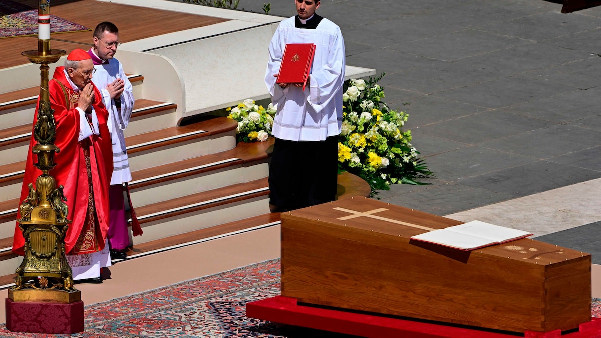 Pave Frans hyldet til begravelse: 'Han var en pave med et åbent hjerte ...