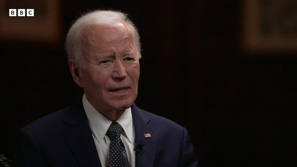 I sit første interview i over 100 dage tager Biden bladet fra munden ...