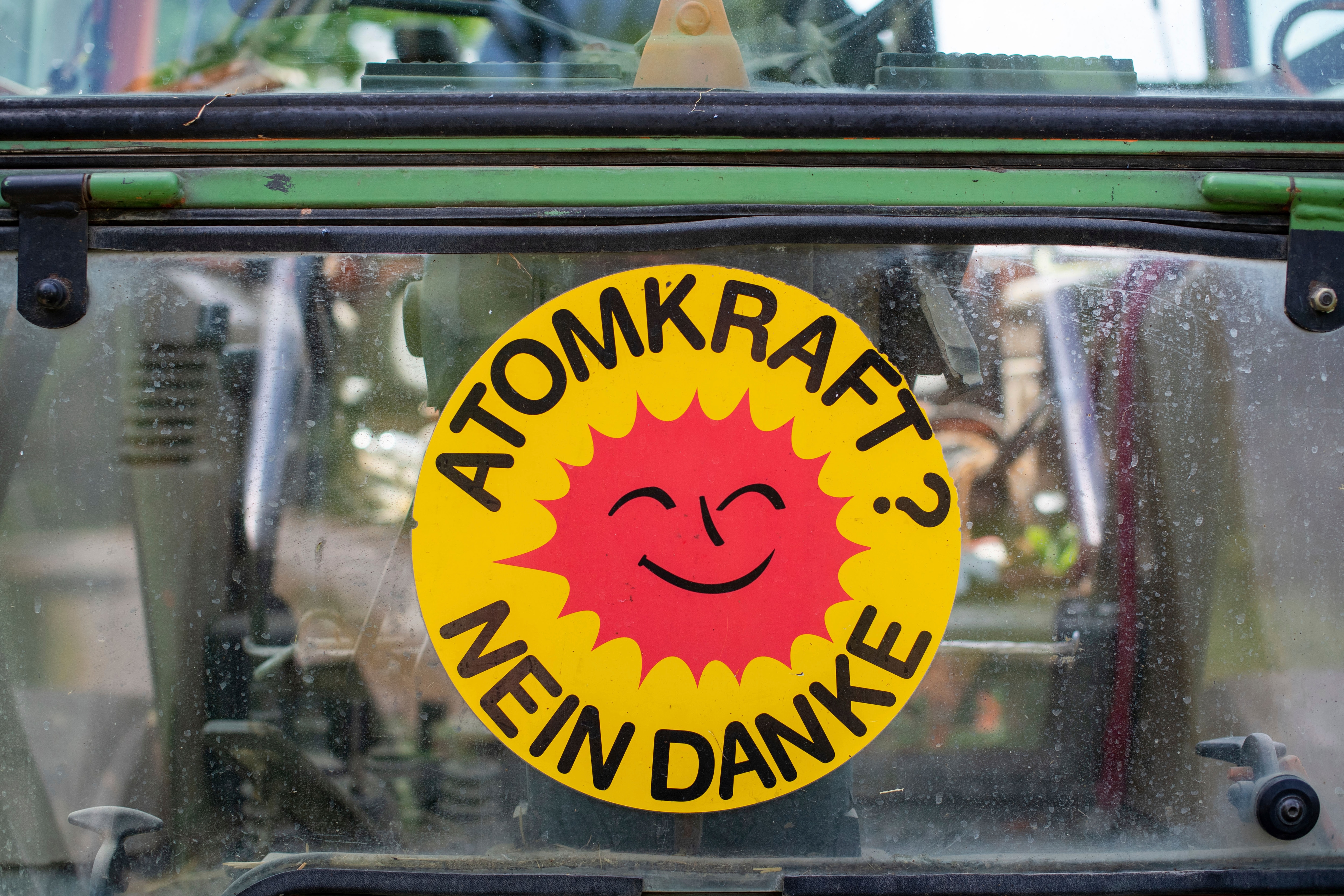 Hun stod bag verdenskendt logo: 'Det var et høfligt nej tak' | Politik | DR