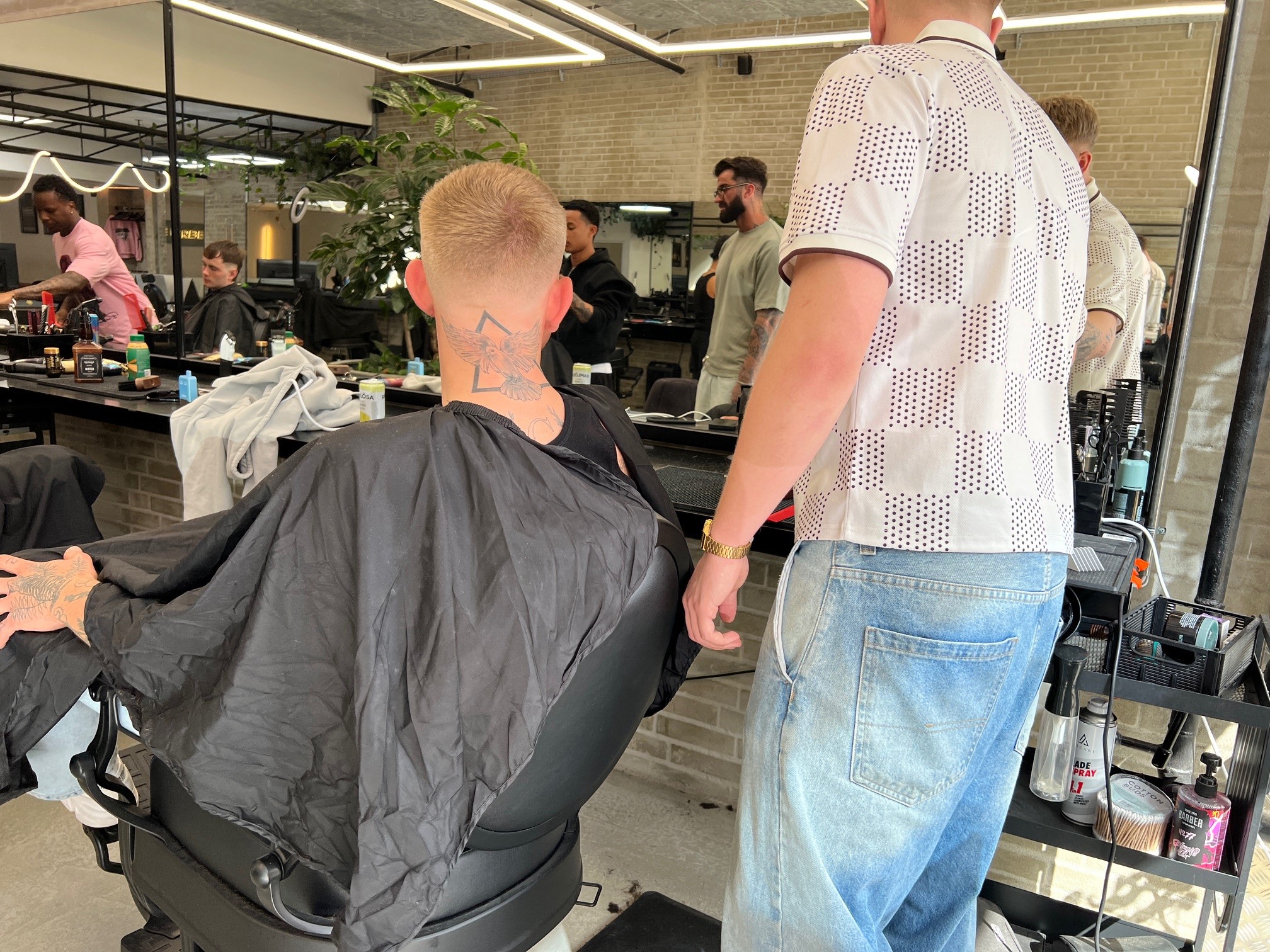 Ny generation af 'barbers' springer frisøruddannelsen over - men garvet ...