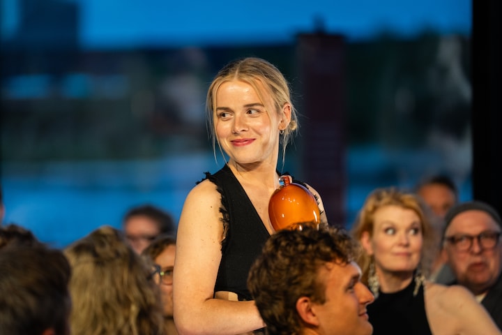 'Jeppe på Bjerget' hyldet for at være genial, da Reumert-prisen blev ...