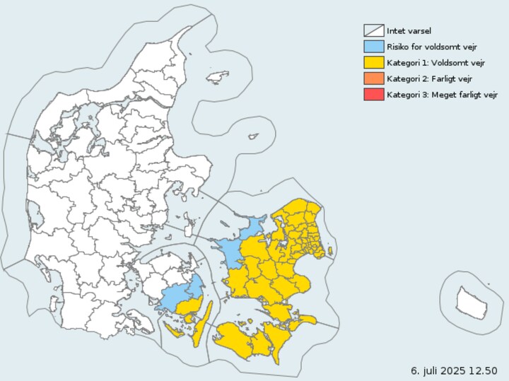 DMI varsler voldsomt vejr: Risiko for skybrud | Nyheder | DR