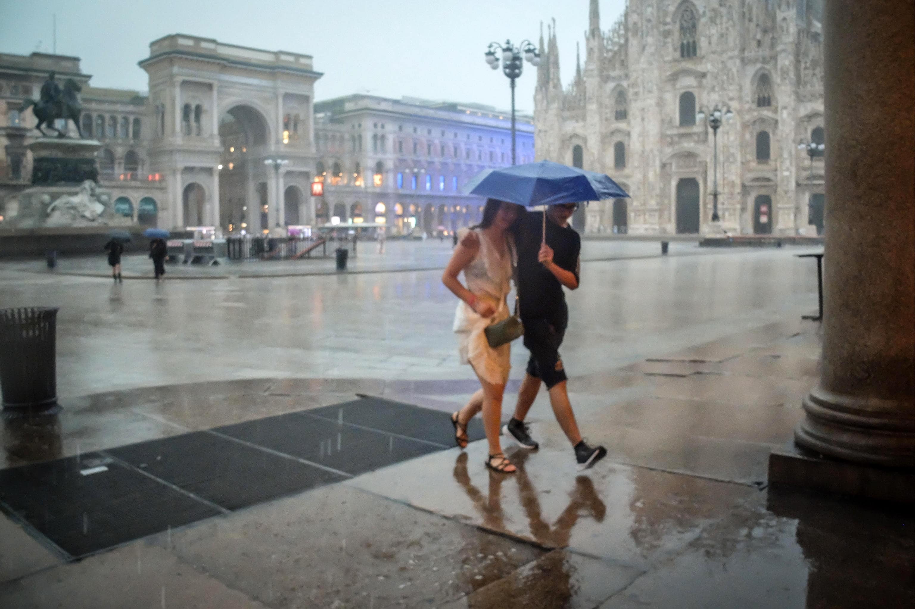 En dræbt efter kraftigt uvejr i Milano | Vejret | DR