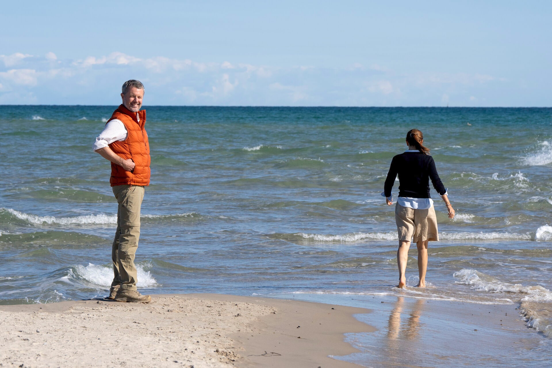Kongeparret smed skoene og vadede mod Danmarks nordspids | Nyheder | DR