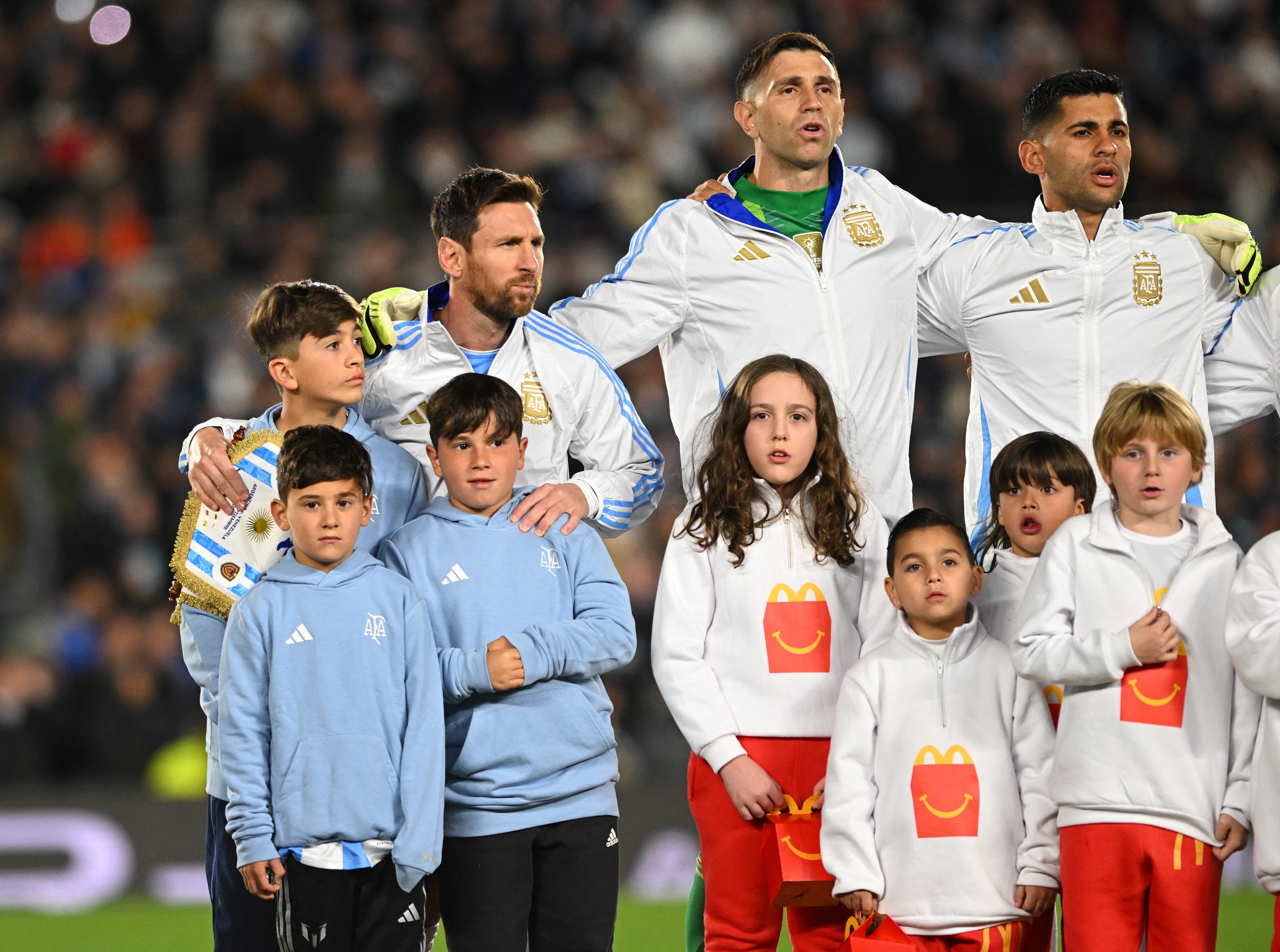 Tårerne flød, da Messi for sidste gang tryllebandt sit folk i Argentina ...
