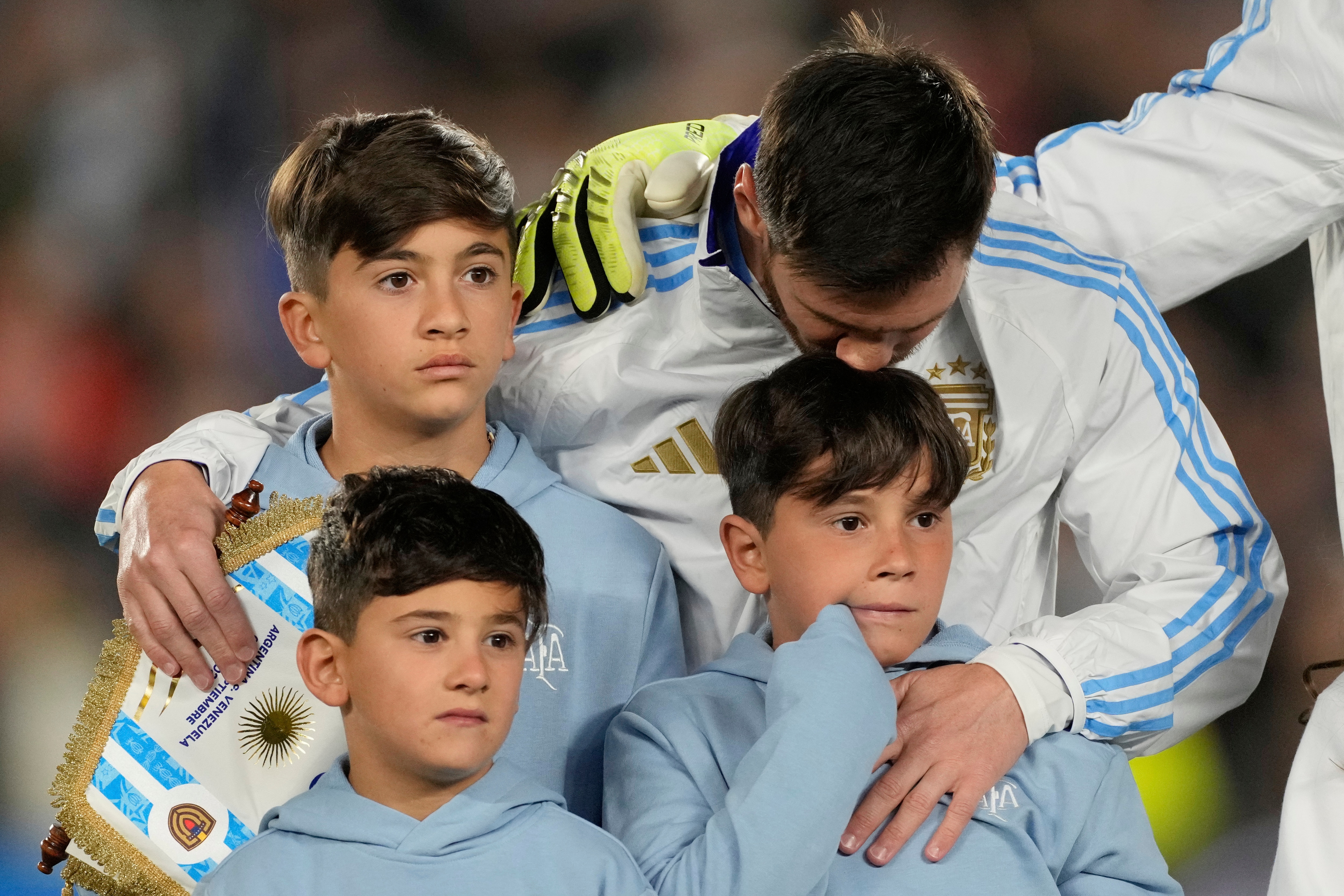Tårerne flød, da Messi for sidste gang tryllebandt sit folk i Argentina ...