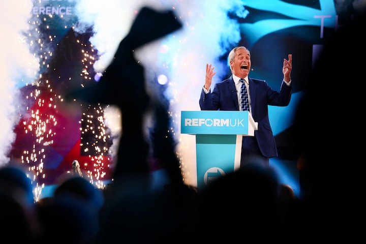 Han er tilbage på scenen: Derfor gør Brexit-kongen Nigel Farage comeback | Udland | DR