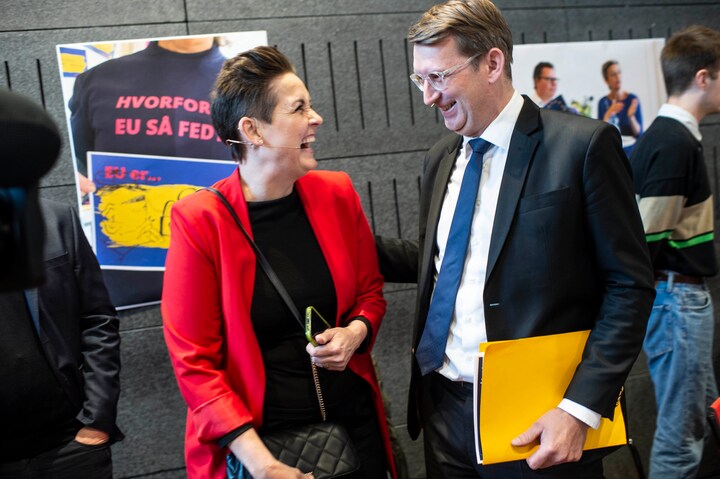 Pia Olsen Dyhr og Troels Lund drager på politisk roadtrip | Nyheder | DR