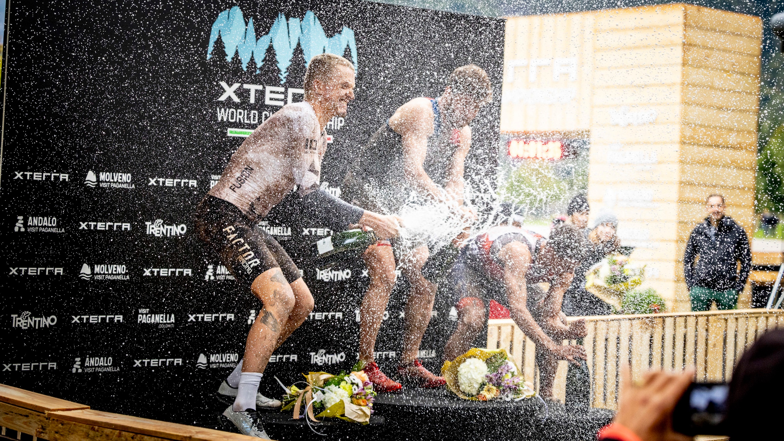 I mudder, regn og sne vandt Jens Emil VM-sølv | Sport | DR