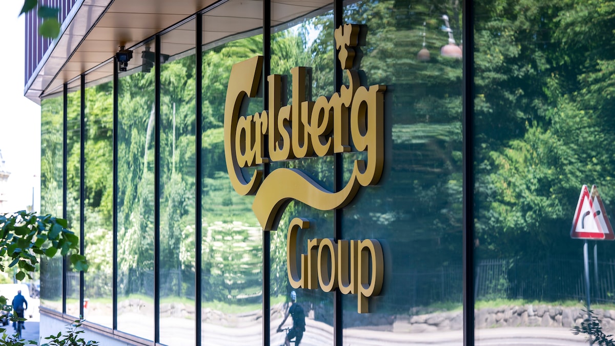 Cola-krigen er brudt ud: Carlsberg giver sin konkurrent kæmpe børstæsk ...