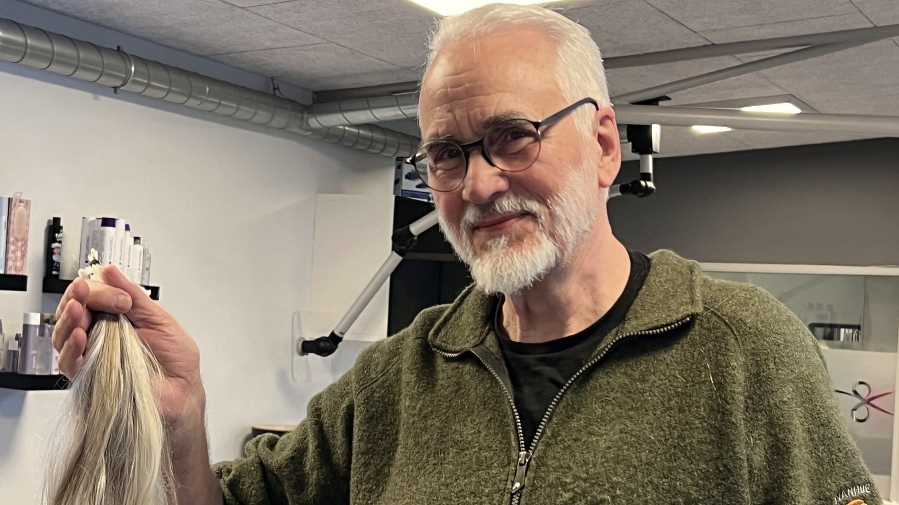 Donér dit hår og skæg, og se det pryde et kongehoved | Indland | DR