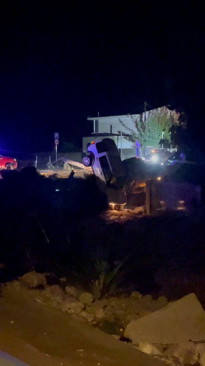 I spanske Catalonien har oversvømmelser fanget flere personer i biler ...