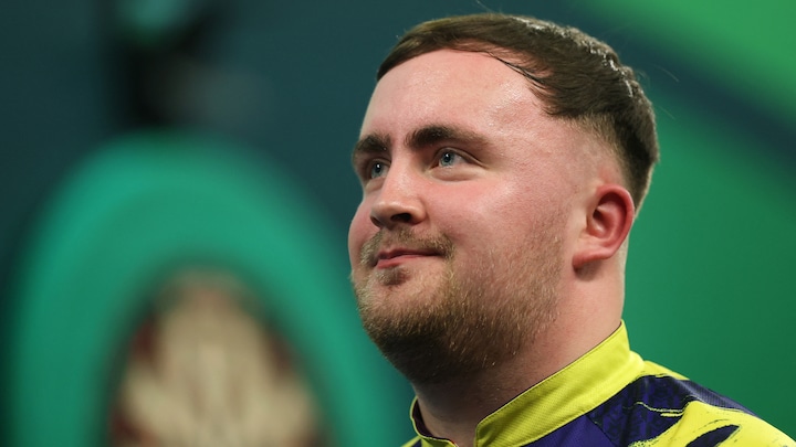 Luke Littler sender 'langsom' østriger ud af VM | Kort sport | DR