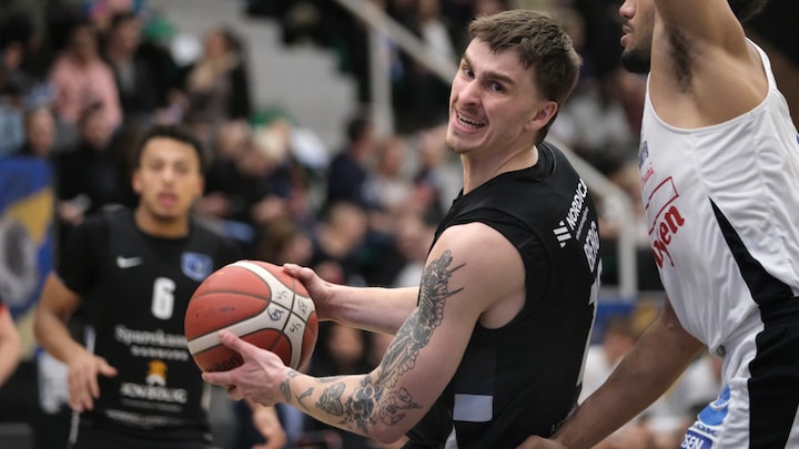 Rune spiller sig varm og går videre i stor turnering | Kort sport | DR