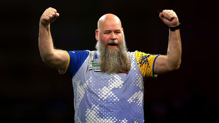 'Dirty Harry' bader i succes ved VM i dart | Sport | DR