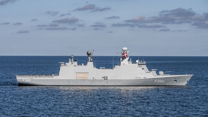 Efter hybridangreb: Dansk fregat har cirklet ved Københavns Lufthavn i ...