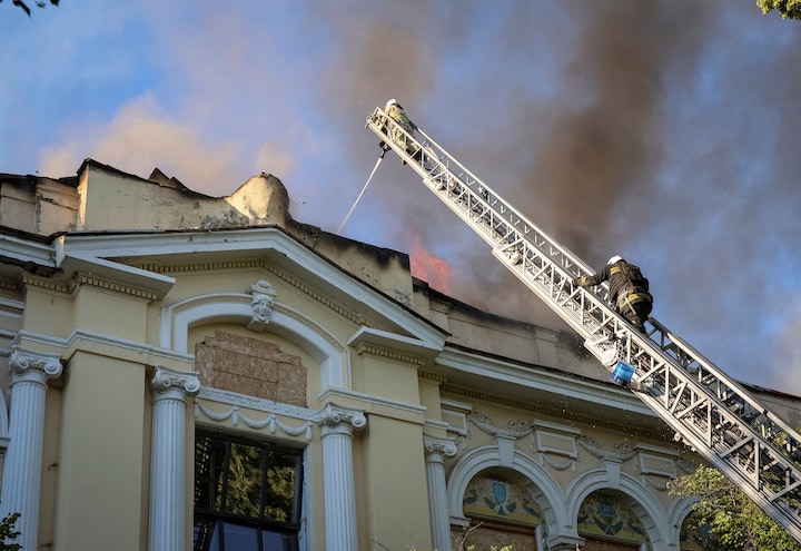 Kunstmuseum i Kharkiv i brand efter droneangreb | Nyheder | DR