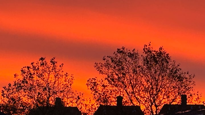 Imponerende solopgang: Så ud som om himlen stod i flammer | Vejret | DR